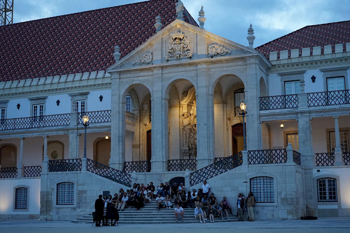 UC by Night: Visitas noturnas revelam os segredos da Universidade de ...